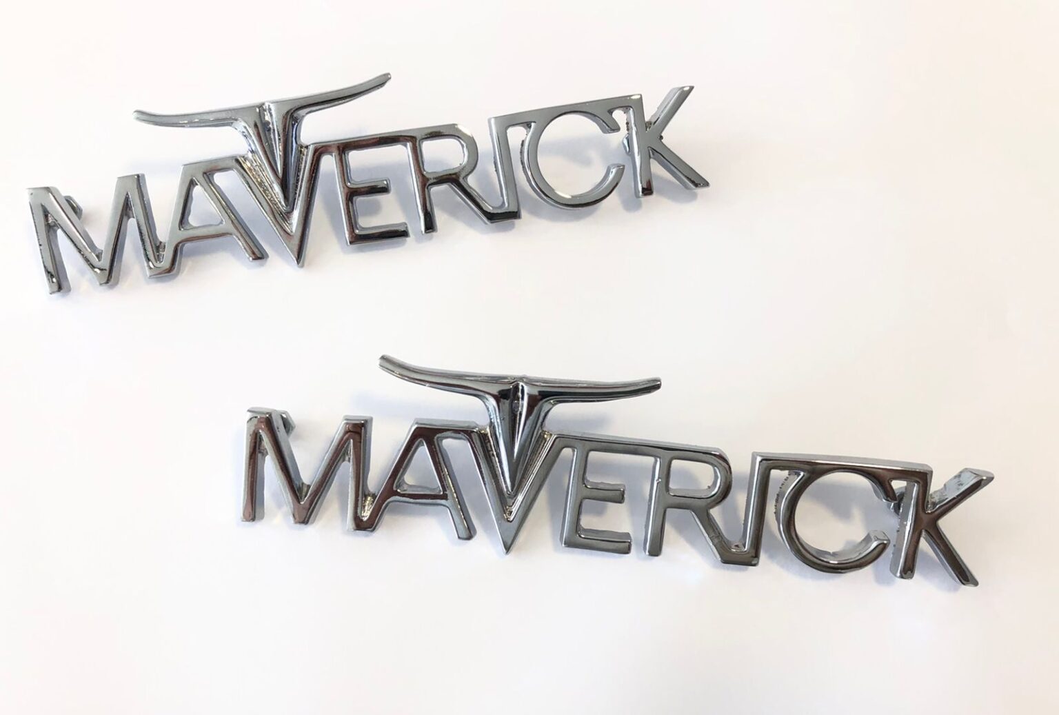 Emblema Paralama Ford Maverick USA - Performance V8