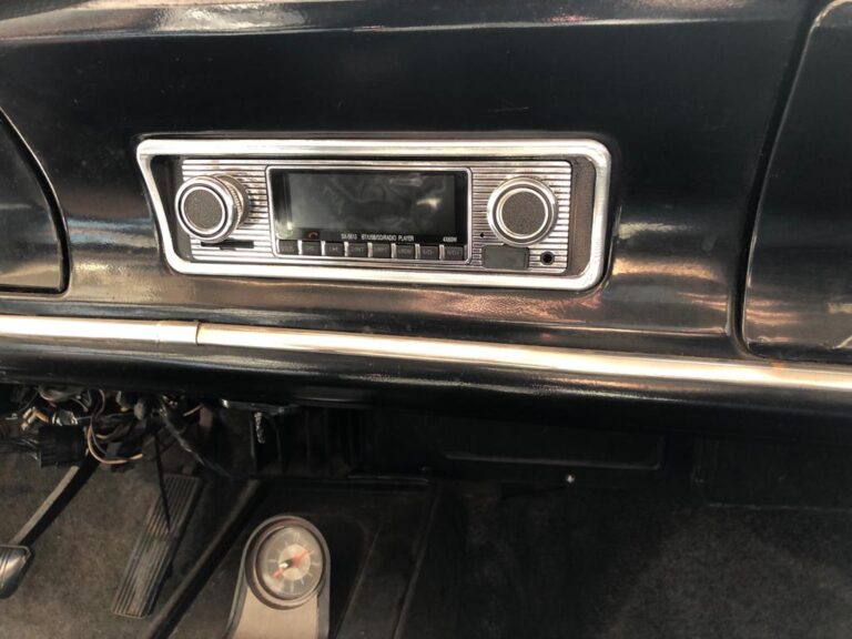 Radio New Concept Retro Vintage Ford Maverick - Performance V8